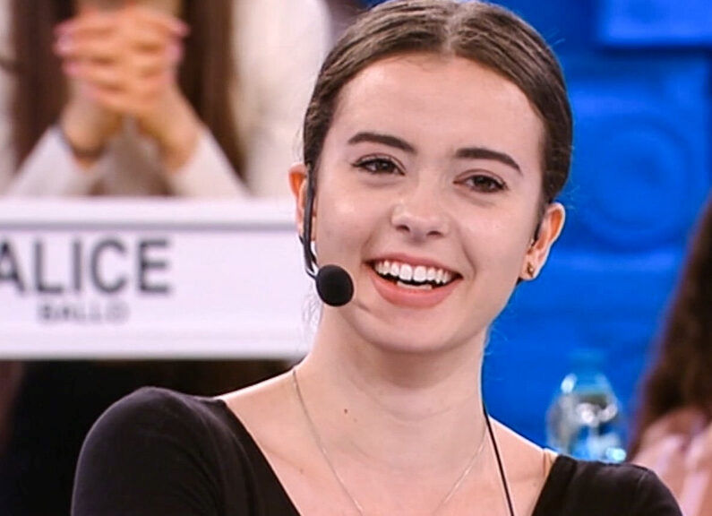 Carola Puddu è fuori da Amici, ma arriva subito la sua rivincita ...