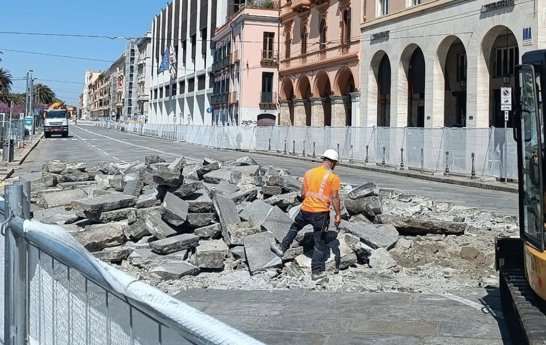 Lavori in via Roma, Cocco Ortu: "La città è in panne" | Cagliari ...
