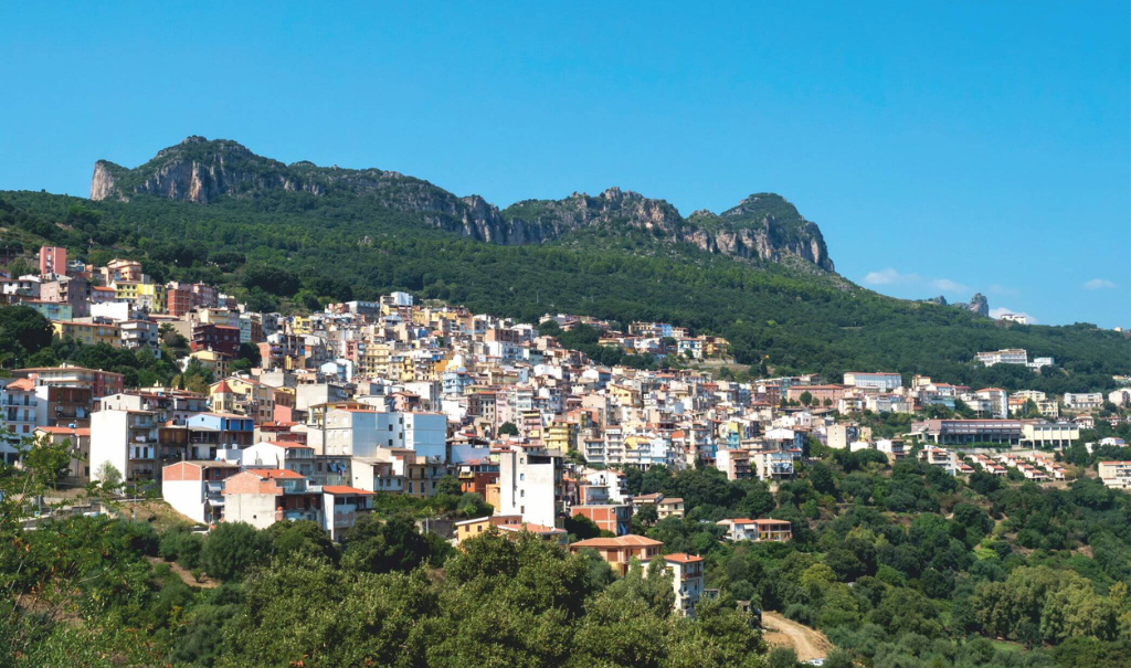 Caldo in Sardegna, Jerzu ritocca il record: oggi percepiti 48 gradi ...
