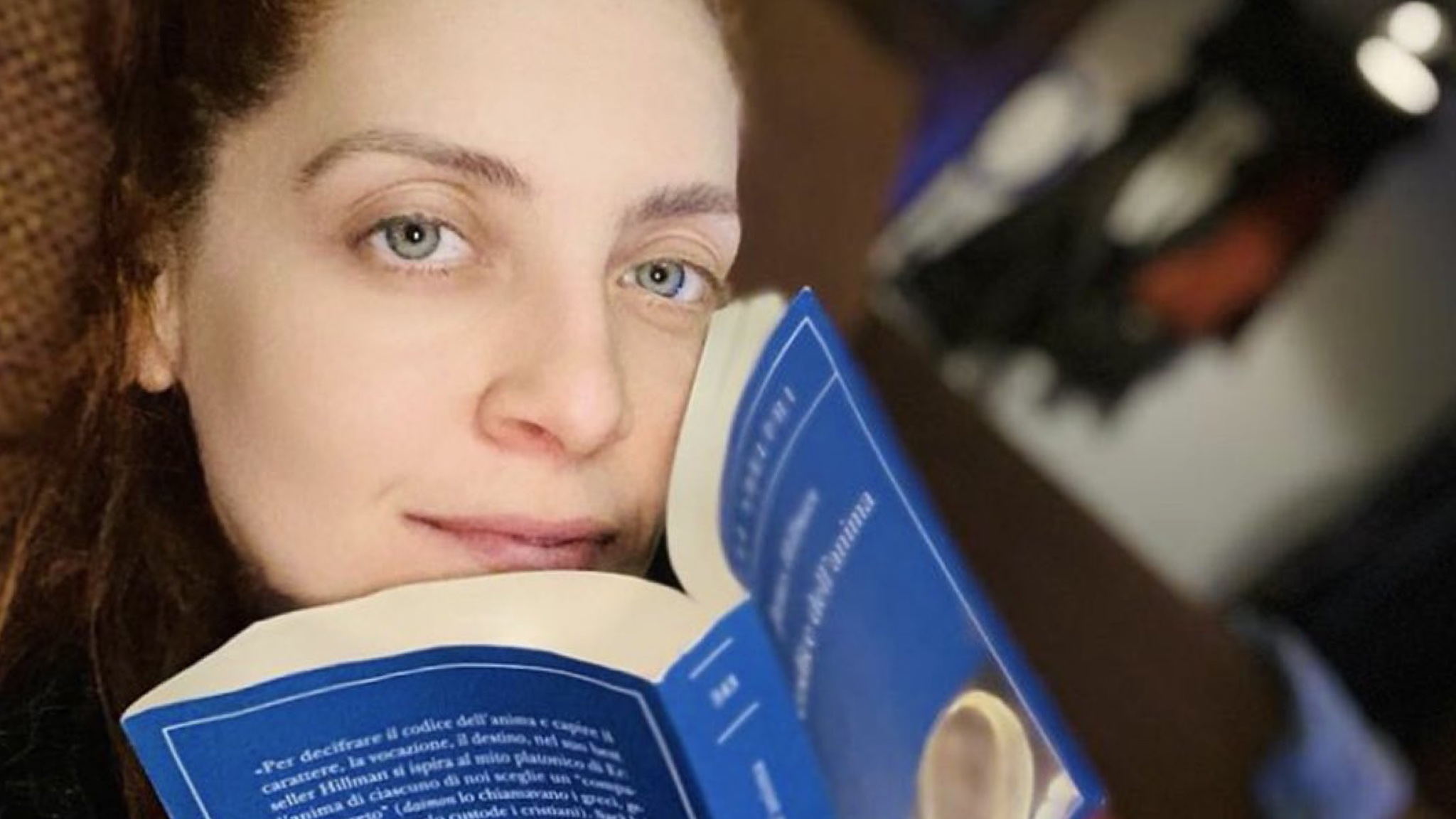 Noemi adora i romanzi sardi: Murgia e Deledda tra le letture | Cultura | Cagliaripad