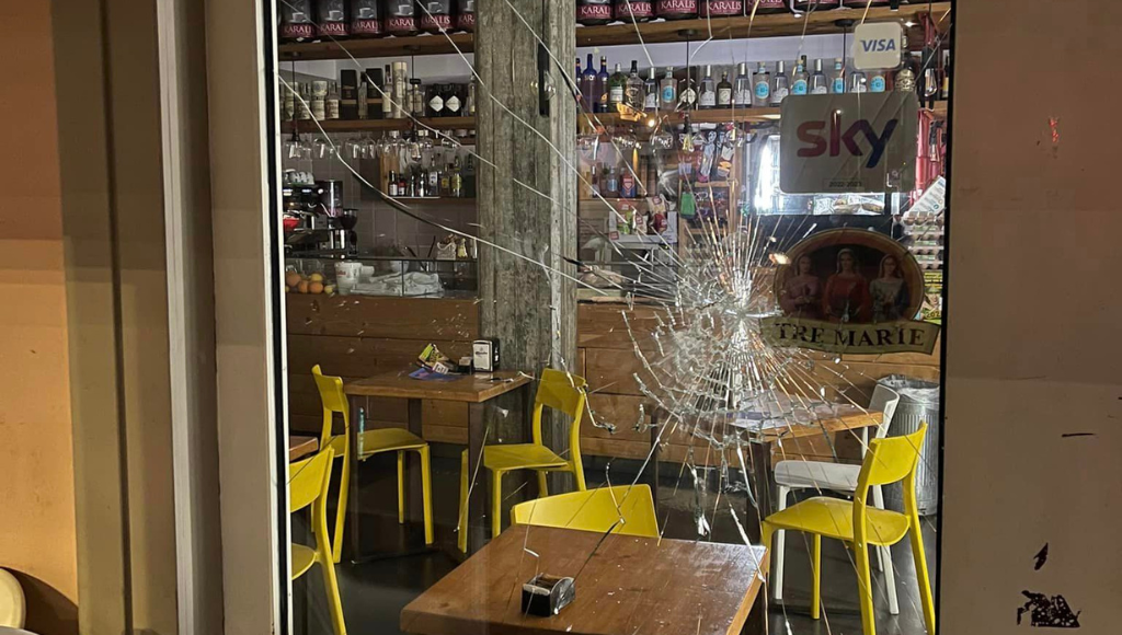 Assalto fallito ad un bar a Quartu: pietre contro il vetro dell ...